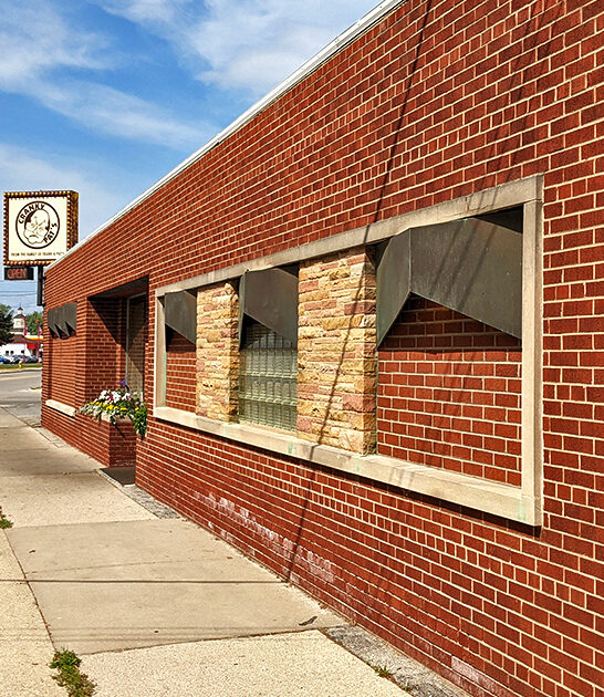 unassuming pizzerias wisconsin ftr