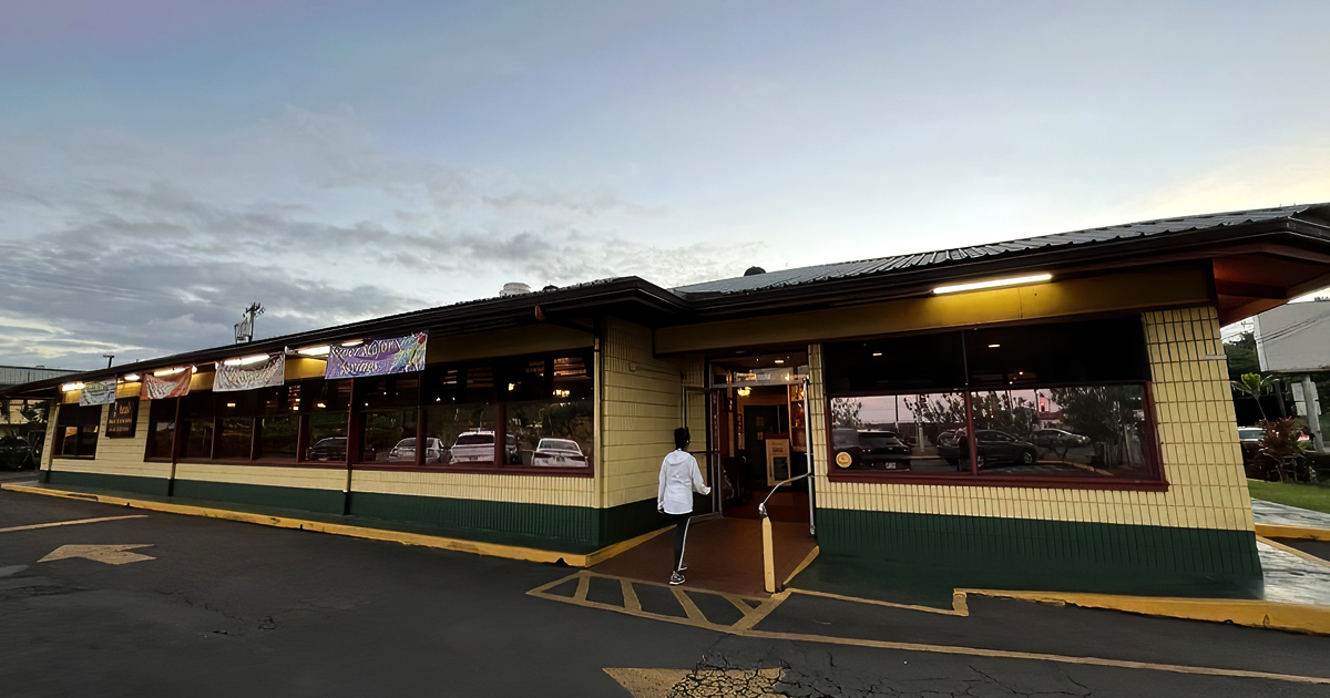 The Unassuming Restaurant In Hawaii That’ll Make Your Omelet Dreams ...