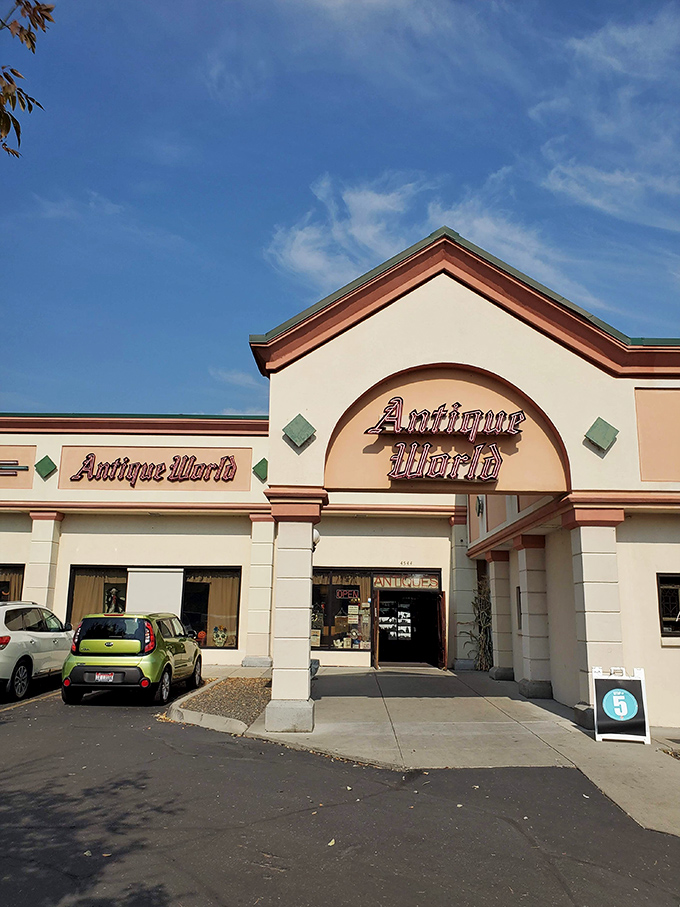 The unassuming exterior of Antique World Mall belies the time-traveling adventure waiting inside. Like a TARDIS for treasure hunters!
