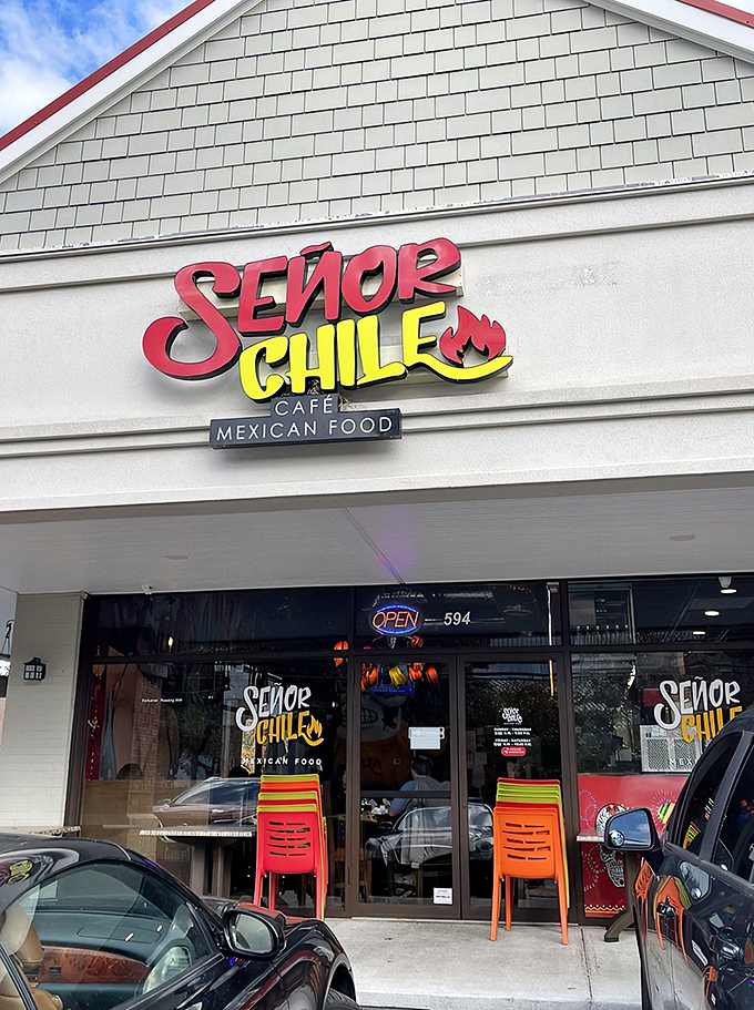 The neon glow of Se&ntilde;or Chile's sign is like a beacon for hungry souls wandering the Severna Park strip malls. Mexican salvation awaits.