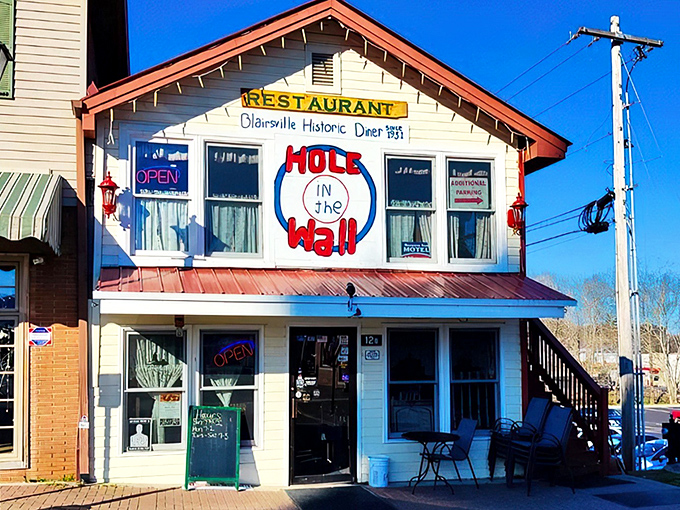 The unassuming exterior of Hole In The Wall beckons like an old friend, promising comfort and satisfaction behind that screen door.
