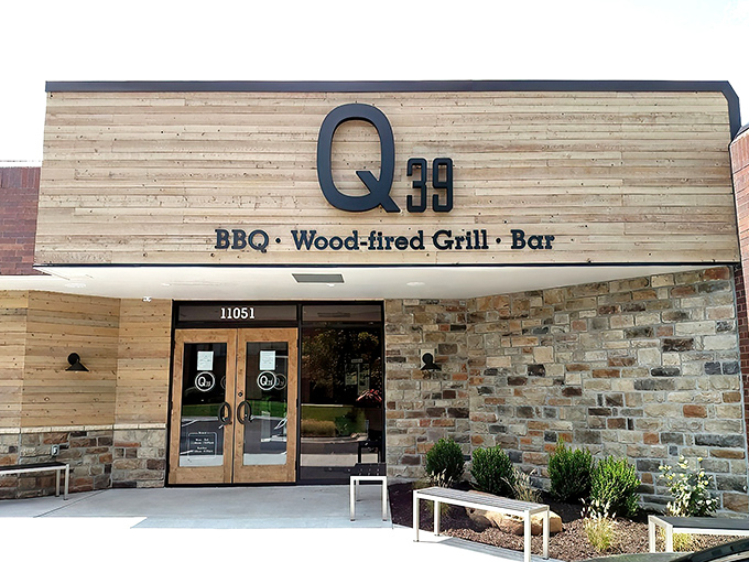 The modern rustic facade of Q39 South beckons like a temple of smoke, where wood and stone promise barbecue enlightenment awaits inside.