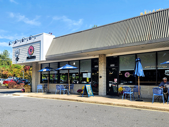 Welcome to donut paradise! Hill Donut Co & Pancake House's unassuming exterior hides a world of sweet delights waiting to be discovered.