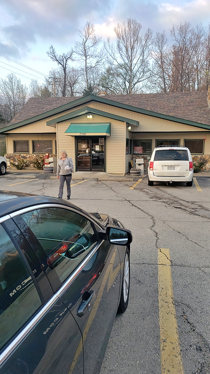 Modesty has never tasted so good! Tonka Hills' unassuming exterior hides culinary treasures that locals have been keeping secret from lake tourists for years.