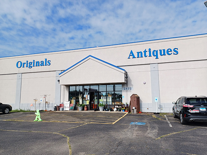 The unassuming exterior of Originals Mall of Antiques in Oshkosh – where Wisconsin's most fascinating time capsule hides in plain sight.