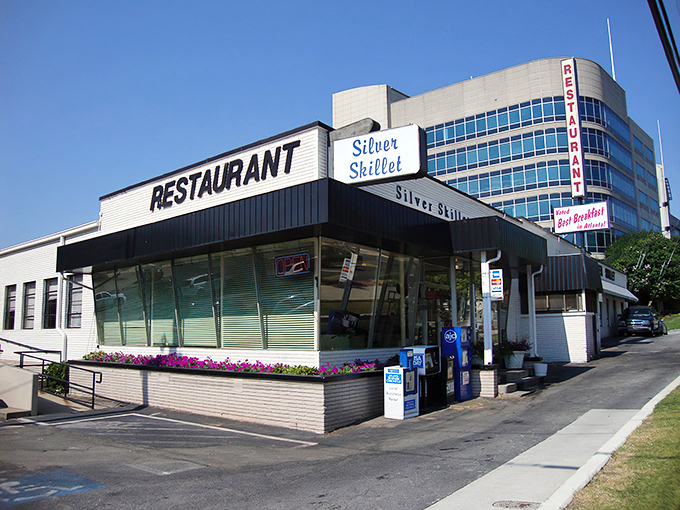 The unassuming exterior of Silver Skillet stands like a time portal to breakfast paradise, beckoning hungry Atlantans with its vintage charm.