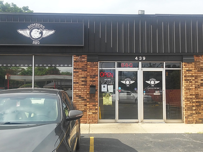 The unassuming exterior of Bombers BBQ proves once again that culinary treasures often hide in the most modest packages.