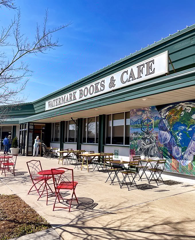 The turquoise facade is the literary equivalent of a lighthouse&mdash;beckoning bibliophiles from miles around.