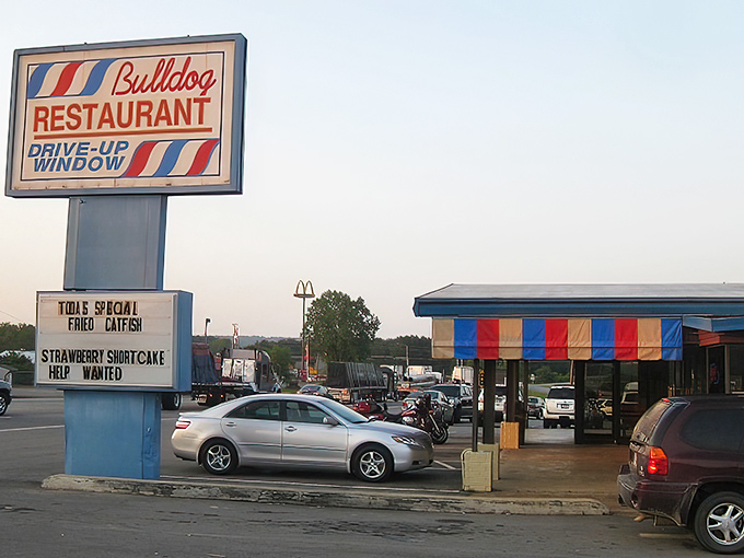 The red and blue striped awning of Bulldog Restaurant stands like a culinary lighthouse on Highway 167, beckoning hungry travelers with its no-nonsense charm.
