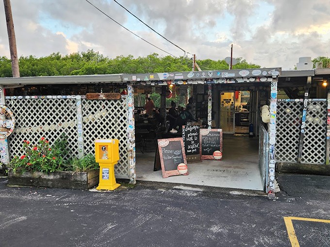 The unassuming exterior of Alabama Jacks might make you question your GPS, but trust me&mdash;culinary treasures often hide behind humble facades.