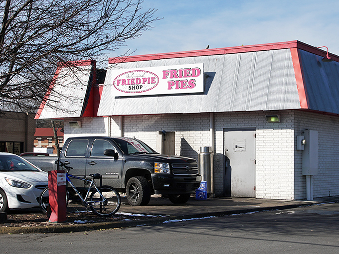 The unassuming exterior hides culinary treasures within. Like finding a Picasso at a yard sale, this Jacksonville gem rewards those who venture inside.