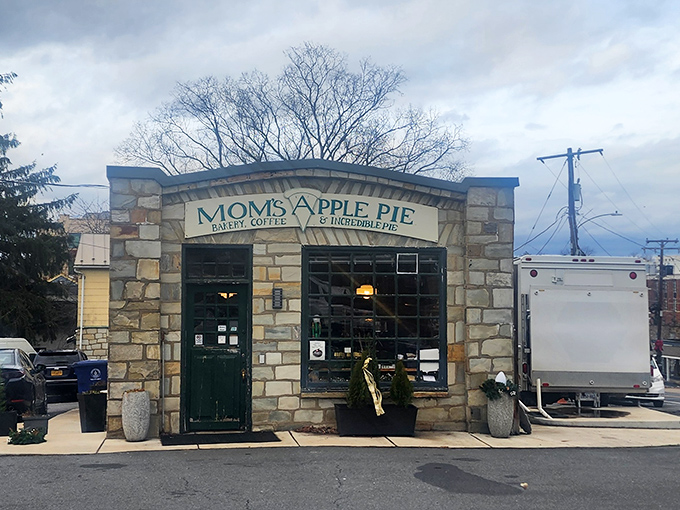 The stone fortress of flavor! Mom's Apple Pie Bakery in Leesburg stands like a delicious sentinel, promising sweet treasures within its charming walls.