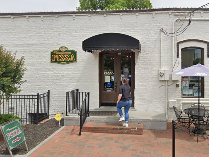 The unassuming white brick facade of Matt's Smalltown Pizza proves once again that the best culinary treasures often hide in plain sight.