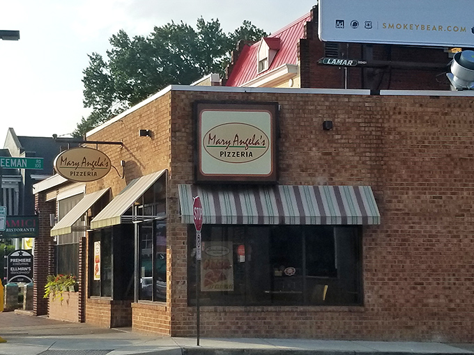 The unassuming brick exterior of Mary Angela's Pizzeria in Carytown might not stop traffic, but the aromas wafting from inside certainly will.