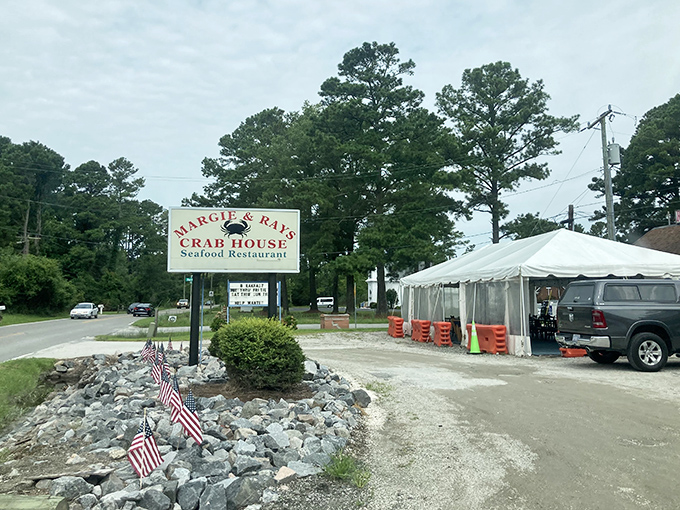 The unassuming exterior of Margie & Ray's might fool you, but those American flags aren't just for show&mdash;they're signaling a patriotic devotion to perfect seafood.