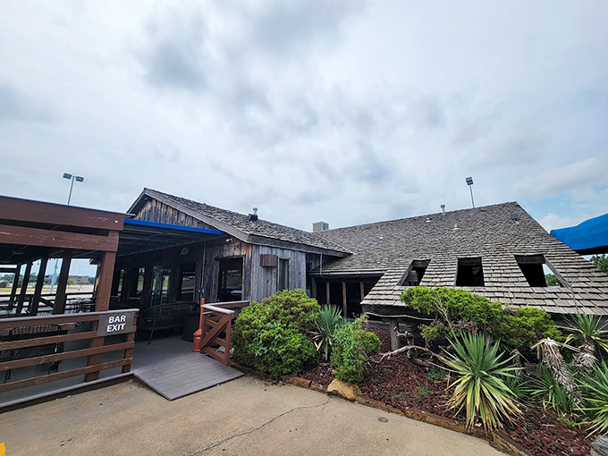 The weathered wooden exterior of Pelican's isn't putting on airs&mdash;it's saving all the drama for what's on your plate. 