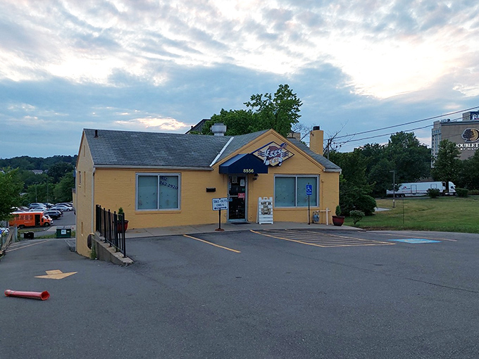 The little yellow house that could! This unassuming breakfast spot in Moon Township promises big flavors behind its modest fa&ccedil;ade. 