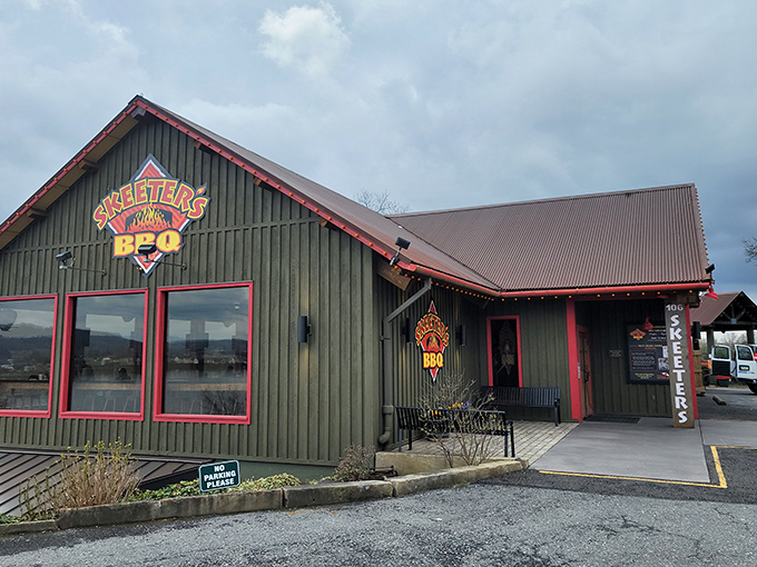 The unassuming exterior of Skeeter's BBQ hides culinary treasures within, like a smoky speakeasy that trades in brisket instead of bourbon.