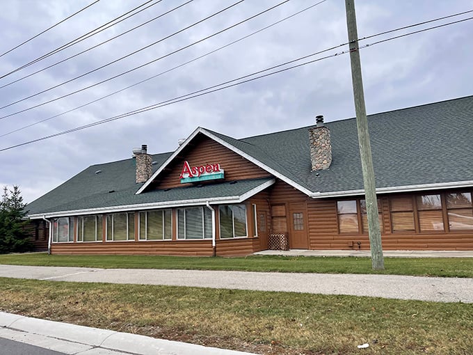 The rustic lodge-like exterior of Aspen Restaurant welcomes hungry travelers with its wooden fa&ccedil;ade and hanging plants, like a cozy mountain retreat transplanted to Macomb.