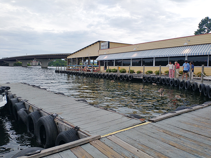 Where boats and appetites dock with equal enthusiasm. The yellow-sided Fisherman's Wharf sits proudly on Lake Hamilton, welcoming seafood lovers by land and water.