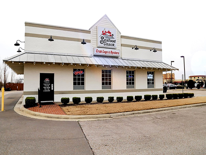 The unassuming exterior of Seafood Shack in Marion, Arkansas, proves once again that culinary treasures often hide in plain sight, waiting for adventurous eaters to discover them.