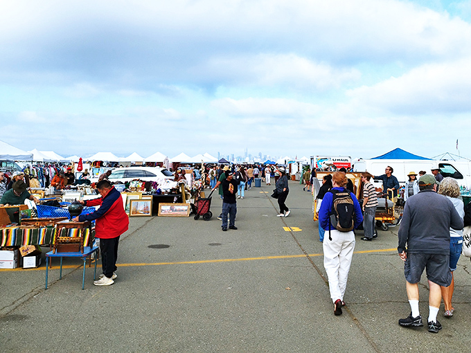 A treasure hunter's paradise with the San Francisco skyline playing backdrop to hundreds of white tents. Weekend antiquing doesn't get more scenic than this!