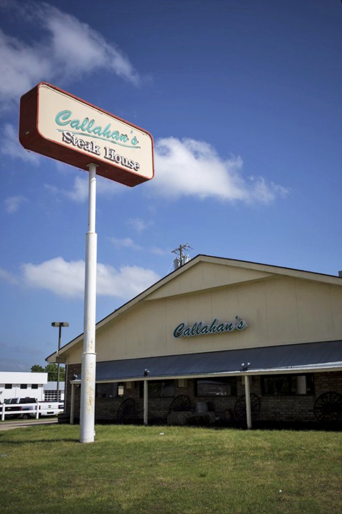 The unassuming exterior of Callahan's Steak House stands like a humble guardian of grilling secrets. No fancy frills, just the promise of carnivorous delight within.