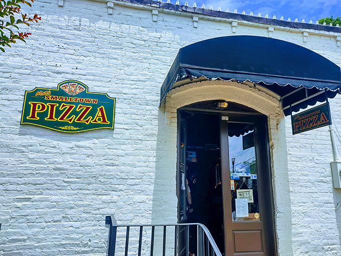 The unassuming white brick facade of Matt's Smalltown Pizza proves once again that the best culinary treasures often hide in plain sight.