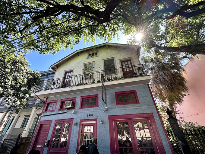 The baby-blue building with hot pink trim isn't playing it safe, just like the breakfast magic happening inside Surrey's Caf&eacute;. 