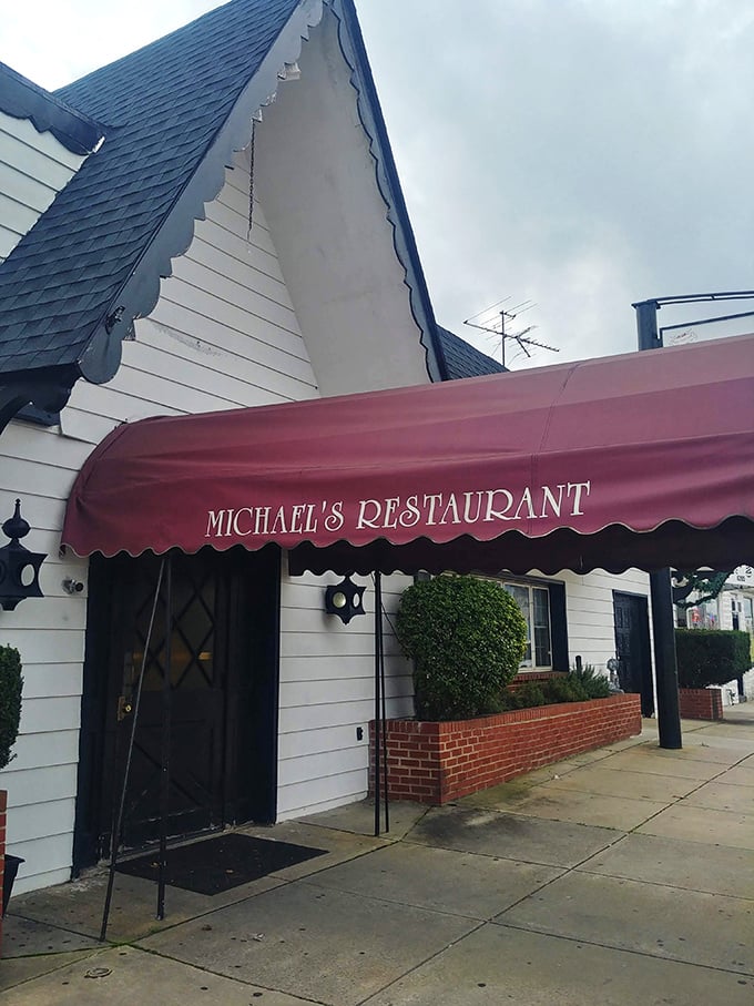 The unassuming exterior of Michael's Steak & Lobster House proves once again that the most extraordinary culinary experiences often hide behind the most ordinary facades.