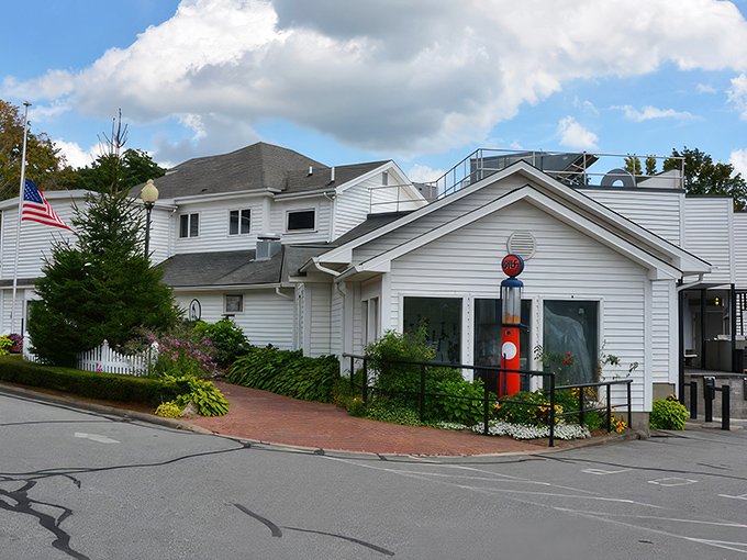 The charming white clapboard exterior of Dan'l Boone Inn welcomes visitors with a picket fence straight out of an American storybook.