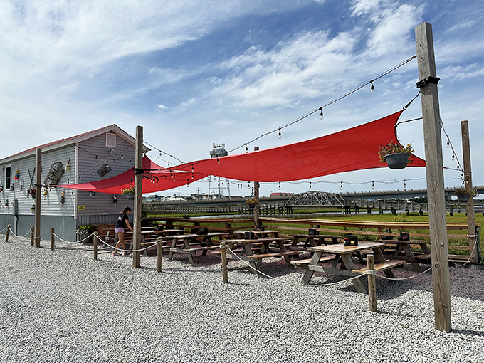 The unassuming exterior of Maine Lobstah Shack proves once again that coastal culinary treasures often hide in the simplest packages.