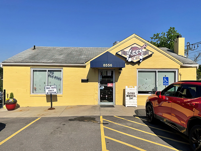 The little yellow house that could! This unassuming breakfast spot in Moon Township promises big flavors behind its modest fa&ccedil;ade. 