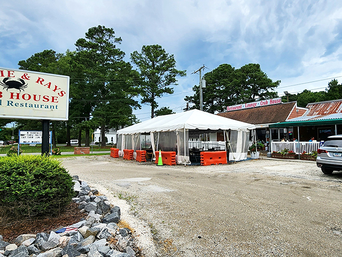 The unassuming exterior of Margie & Ray's might fool you, but those American flags aren't just for show&mdash;they're signaling a patriotic devotion to perfect seafood.