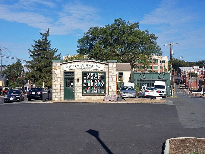 The stone fortress of flavor! Mom's Apple Pie Bakery in Leesburg stands like a delicious sentinel, promising sweet treasures within its charming walls.