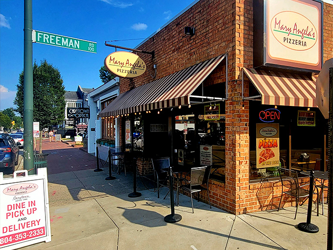 The unassuming brick exterior of Mary Angela's Pizzeria in Carytown might not stop traffic, but the aromas wafting from inside certainly will.