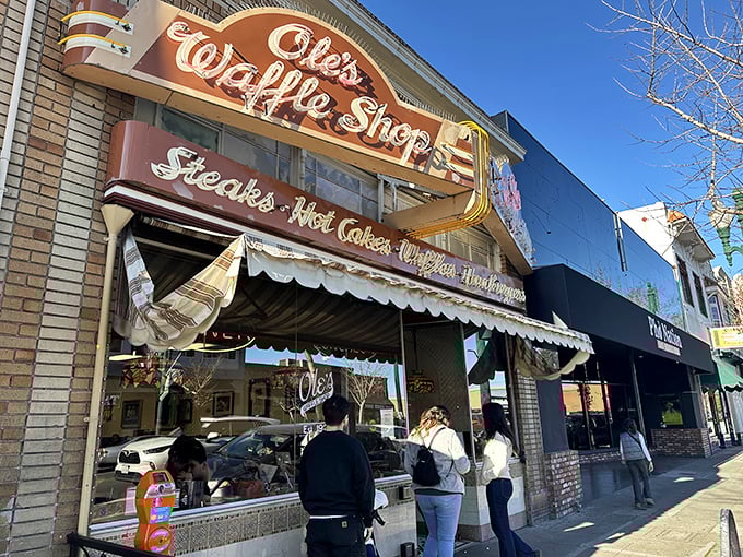 That neon sign isn't just illuminating Park Street&mdash;it's broadcasting a siren call to breakfast lovers across Alameda. Classic Americana at its finest.