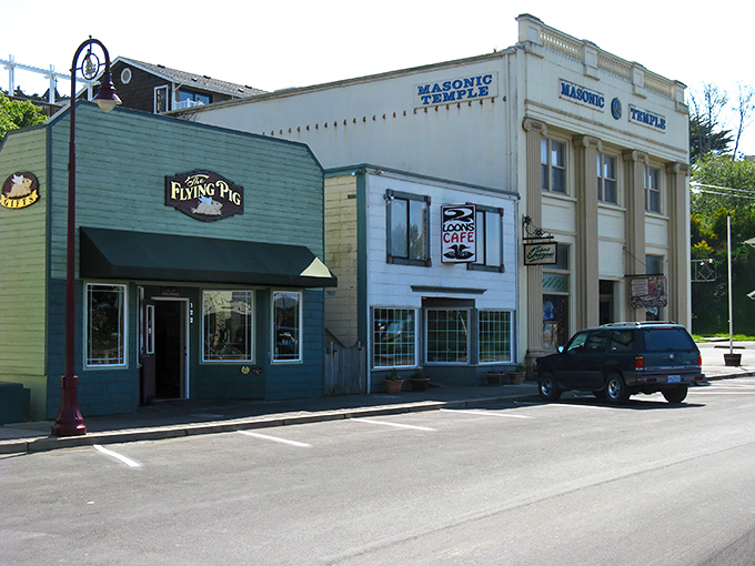 Bandon's waterfront boardwalk offers the perfect spot to contemplate life's big questions&mdash;like why seagulls always eye your food with such judgment. 