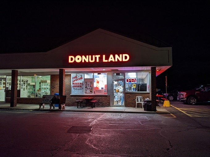The red block letters of Donut Land beckon like a lighthouse for the sugar-deprived. No fancy architecture needed when what's inside is this good. 
