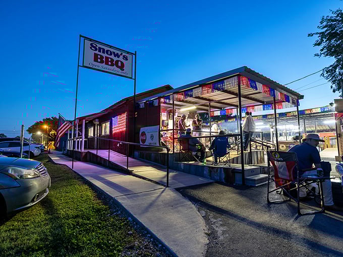 The unassuming exterior of Snow's BBQ stands like a barbecue beacon in tiny Lexington, where meat pilgrims gather before dawn every Saturday.
