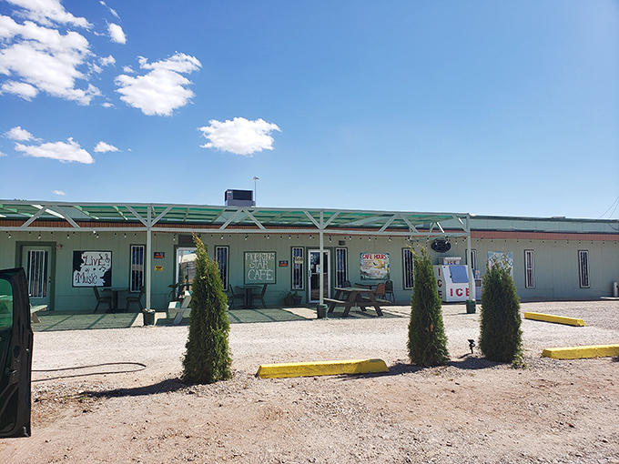 The unassuming turquoise exterior of Morning Star Cafe beckons like a desert mirage, promising breakfast salvation to weary travelers and hungry locals alike.