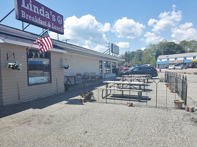 The unassuming exterior of Linda's hides breakfast treasures within, like finding a pearl in the most ordinary-looking oyster.