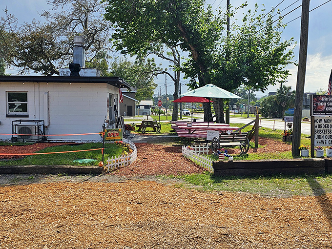 The little white shack with red-checkered tables might not look like much, but this BBQ oasis has turned Oviedo into a pilgrimage site for meat lovers.