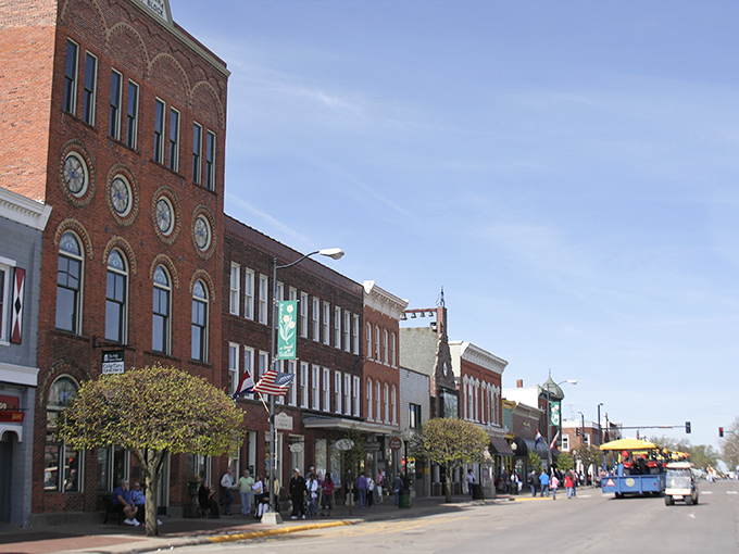 Pella's distinctive Dutch-inspired architecture makes you wonder if your GPS secretly rerouted you across the Atlantic. Holland in the heartland!