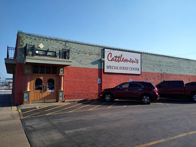 That iconic sign has beckoned hungry Oklahomans for generations, promising carnivorous delights that fully deliver on the Stockyards City legacy.