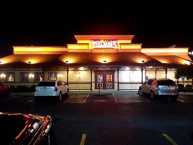 The unassuming exterior of Tee Jaye's Country Place stands like a beacon of comfort food promise in Newark, Ohio.