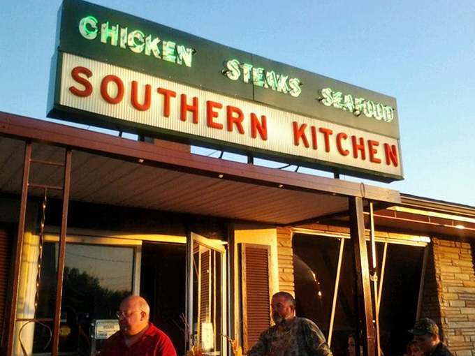 The unassuming exterior of Southern Kitchen in New Market beckons like an old friend, promising comfort food treasures that Virginia locals have cherished for generations.