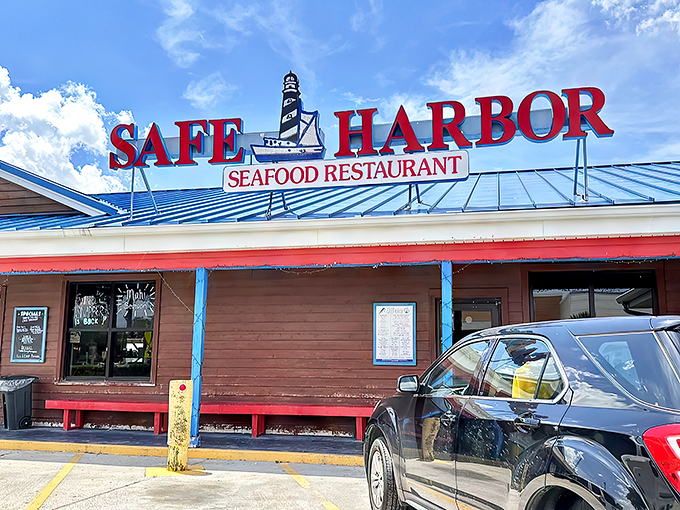 The unassuming exterior of Safe Harbor hides seafood treasures within&mdash;like finding the Hope Diamond at a yard sale.