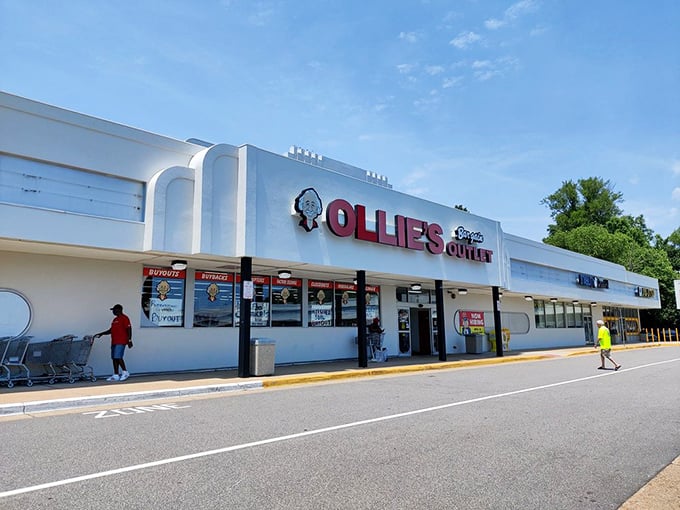 The unmistakable white-and-red fa&ccedil;ade of Ollie's in Virginia Beach beckons like a siren song to bargain hunters across Hampton Roads.
