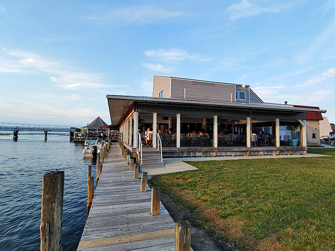 The coastal charm hits you before the first bite. Harpoon Hanna's gray-shingled exterior promises seafood treasures within, standing proudly against Delaware skies.
